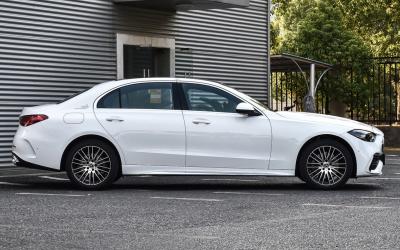 Cina Mercedes Benz Classe C 2023 Mercedes Benz C260 versione sportiva 1.5T 204HP L4 in vendita