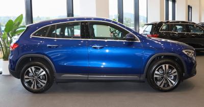 Cina Mercedes Benz 2023 GLA 220 5 porte 5 posti SUV compatto a benzina di lusso in vendita