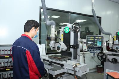 China Highest cost performance wire cutting in tool and die maker ---Dongguan YIZE MOULD Co.,LTD for sale