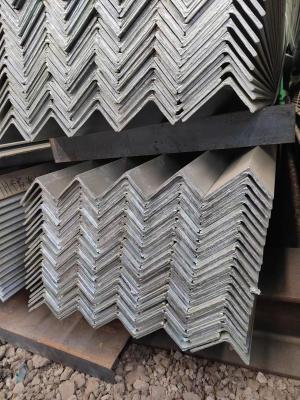 China ASTM-klasse warmgewalst koolstofstaal ongelijk hoek ijzer voor bouwmaterialen Te koop