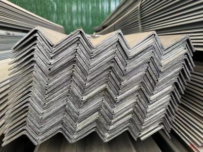 Cina Acciaio galvanizzato angolo ferro/acciaio/MS GB Standard side slot fatturazione per peso effettivo in vendita