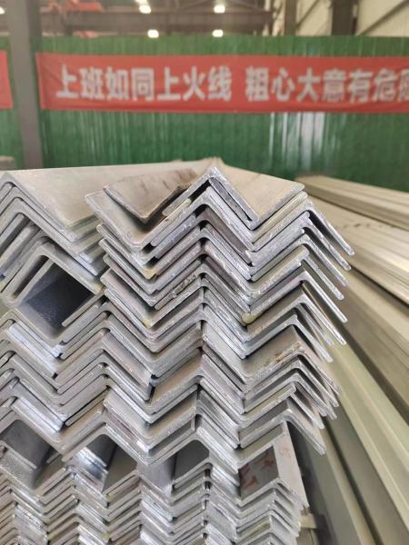Quality Sturdy Steel Angle Bar Slotted for Structural Applications Q195-Q420 Series for sale