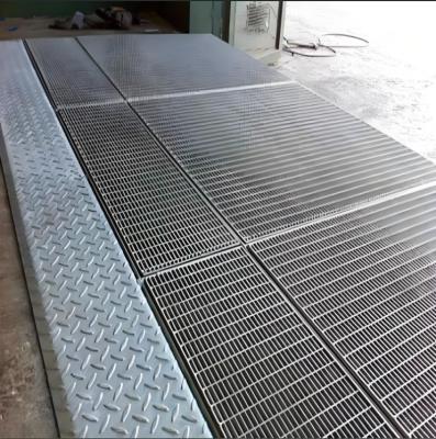 China Galvanized Steel Bar Floor Grating Walkway with 50mm Pitch and ISO9001 Certificate for sale