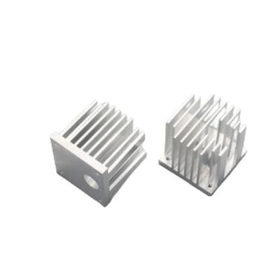 Cina OEM / ODM Sink di calore per estrusione in alluminio Dissipazione del calore in argento in vendita