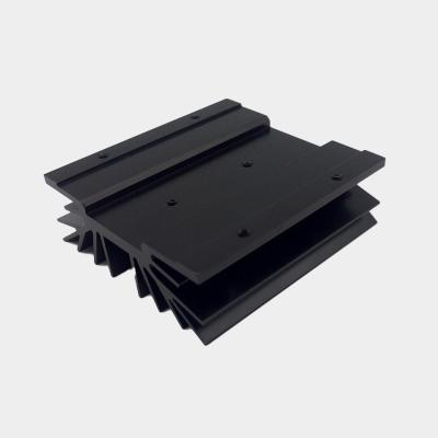 中国 6000 Series Grade Aluminum Extrusion Heat Sink , Black Anodizing Aluminum Radiator 販売のため