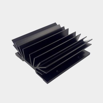 中国 6000 Series Grade Aluminum Extrusion Heat Sink , Black Anodizing Aluminum Radiator 販売のため