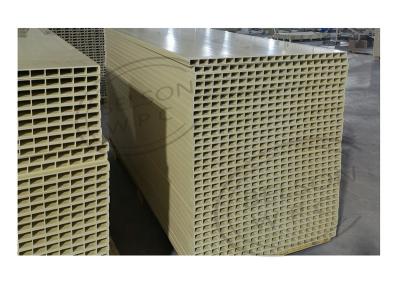China Puertas compuestas plásticas del cuarto de baño de la prenda impermeable WPC de madera interior del diseño de la puerta de la casa de BES DB-05 con el embutido del vidrio de la ventana en venta