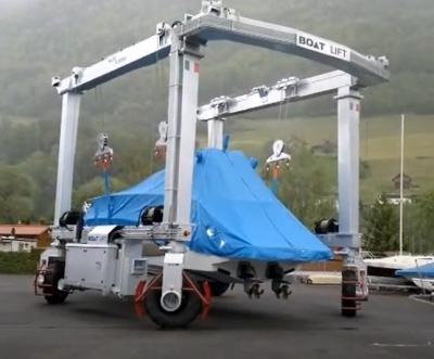 China Small Tonnage Yacht Lifting Crane 2 Or 4 Wheel Steering Self Propelled for sale
