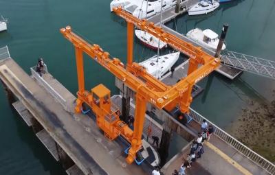 Cina il motore diesel di sollevamento di Crane Single Or Double Beam della gru mobile della barca di 5-15m ha alimentato in vendita