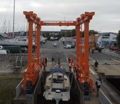 Cina il motore diesel di sollevamento di Crane Single Or Double Beam della gru mobile della barca di 5-15m ha alimentato in vendita