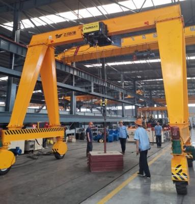 China Driehoekige Benen30t Mobiele Brug Met rubberbanden Crane For Workshop Te koop