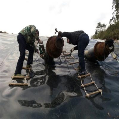 Cina 0.2mm-3mm Spessore GM13 Geomembrana LDPE HDPE per rivestimento stagno pesce in 1m-10m larghezza in vendita