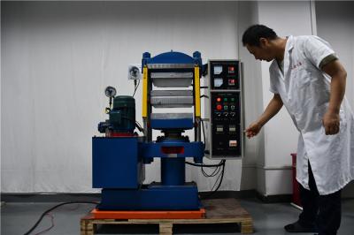 China 25T Flat Vulcanizer For Pressing Various Molded Products 350×350mm for sale