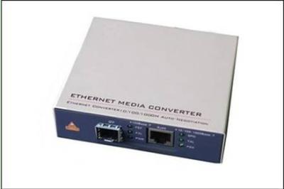 Cina Auto-negoziazione per 1/10/100, 000 M TP porta Velocità fibra ottica Media Converter in vendita