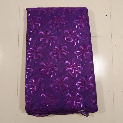 中国 紫色のアフリカの刺繍のレースの生地、カクテル ドレス 販売のため