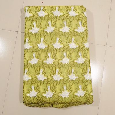 中国 衣服のアフリカの刺繍の網のレースの生地、モモの黄色 販売のため