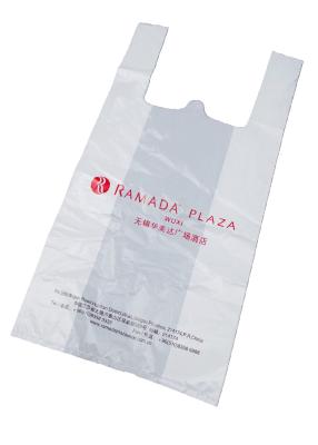 China Sacos de compras plásticos personalizados do LDPE do HDPE da cor para o empacotamento da roupa à venda