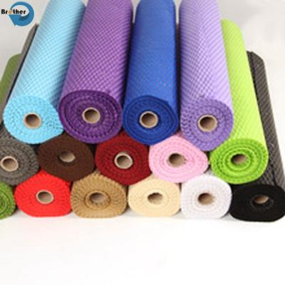 China PP Embossed Non woven Fabric for Wrapping Flower 3D Embossed Nonwoven Fabric for sale