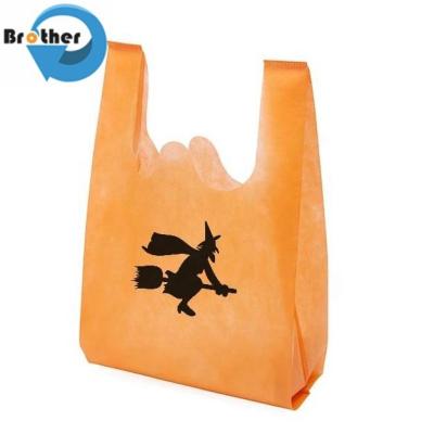 Cina Cheap Eco-Friendly Reusable W Cut T Shirt Vest PP Non Woven Supermarket Tote Grocery Shopping Carry Gift Bag for Sale in vendita