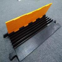 China Cost Effective One Channels Rubber Cable Protector Economic Cable Protector Rubber for sale