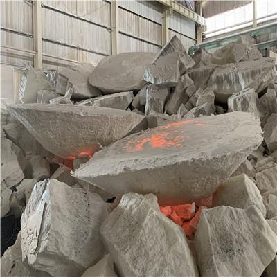 China Duurzame Hoge Zuiverheid 99,5% Overhellend Ovenbarmac Verpletterd Wit Korund WFA voor Afgesneden Wielen Te koop