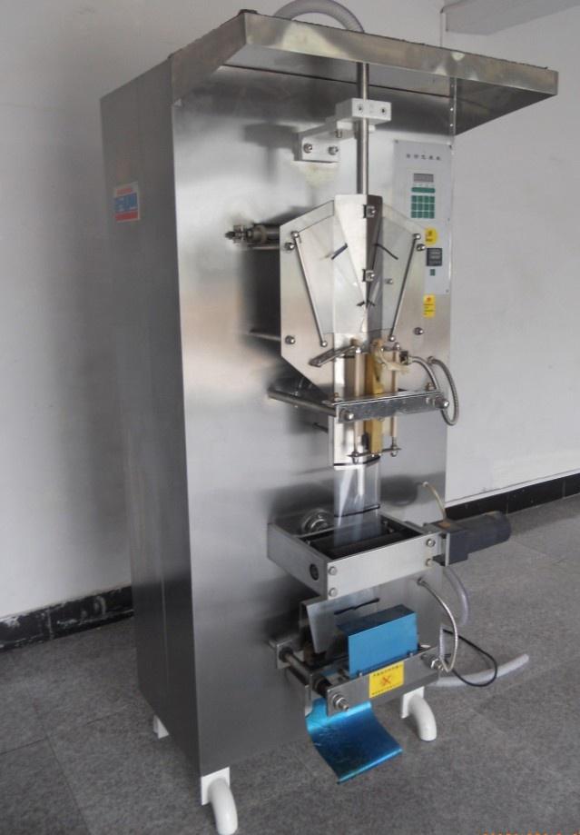 Easy-to-Operate Liquid Filling Machine with 1000/2000/4000 BPH Capacity 220V