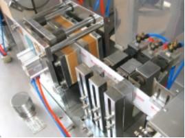 China Engineer available fully automatic nail prep wipe packing machine CE grade for sale