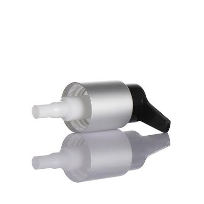 Cina Pompa di plastica di alluminio da 24 mm pompa di crema per il trattamento dei cosmetici in colore bianco in vendita