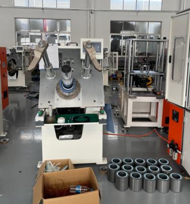 Cina Motore a induzione statore bobina avvolgimento macchina di inserimento ventilatore oscilante completamente automatico in vendita