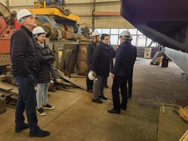 Double Beam Gantry Crane in industrial setting