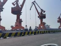 Quality 80TON Portal Slewing Crane Four Link Portal Harbour Crane Customizable for sale