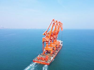 China 80TON Portal Slewing Crane Four Link Portal Harbour Crane Customizable for sale