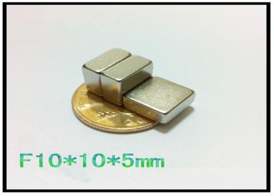 Cina Magneti quadrati industriali del blocchetto del neodimio, magneti rivestiti di plastica N45/N48 in vendita