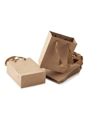 China Logotipo personalizado Bolsas de presente de papel Mão torcida Para todas as ocasiões Embalagem de calçado / roupas à venda