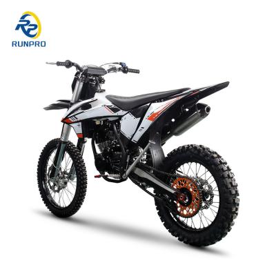 Cina Velocità massima 80 km/h Altro Motore 300cc Motore a benzina Motocicletta a quattro tempi raffreddata ad acqua in vendita