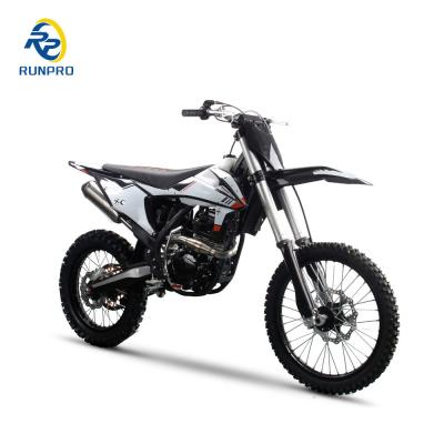 Cina Velocità massima 80 km/h Altro Motore 300cc Motore a benzina Motocicletta a quattro tempi raffreddata ad acqua in vendita