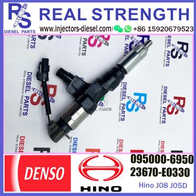 Cina Iniettore comune diesel 23670-E0330 9709500-695 095000-6951 095000-6950 della ferrovia per il diesel di HINO J05C J05D in vendita