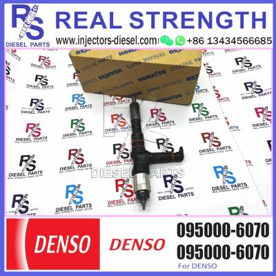 Cina Iniettore diesel di alta qualità 095000-6070 per KOMATSU PC350-7 PC400-7 Iniettore 6251-11-3100 in vendita