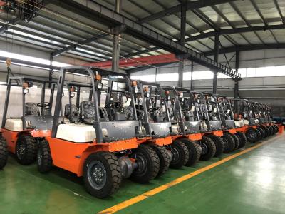 Cina Forklift di sicurezza diesel 3 tonnellate diesel forklift elettrico 4 ruote forklift per magazzini in vendita
