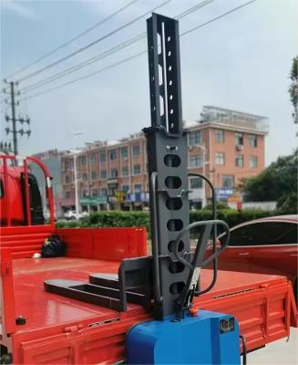 Cina Sollevamento 1500 mm Stacker portatile 500 kg Leggi leggeri gambe retrattili Manipolazione elettrica carrello elevatore in vendita