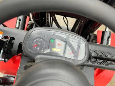 Cina Camion a forchetta diesel resistente 3m 3,5m 5,5m Altezza di sollevamento Camion a forchetta diesel con cambio laterale in vendita