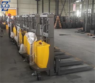 Cina 1500 kg 1,5 t Semi-elettrico pallet stacker sollevamento 2m 3m 3000 mm tipo Walking pallet forklift in vendita