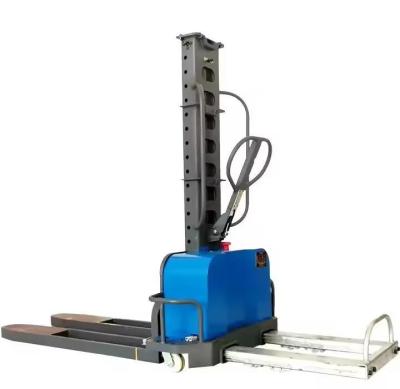 Cina 500kg 1500kg Semi Electric Portable Stacker Automatic Stacker Forklift for van use in vendita