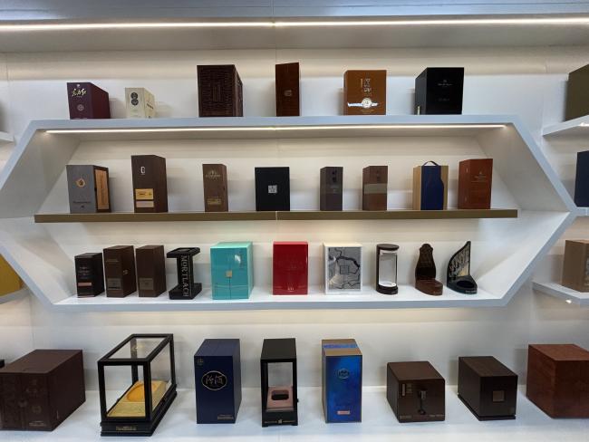 Luxury wine packaging box with leather lining