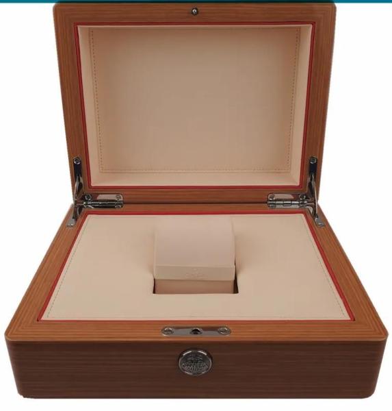 Quality Square Vintage Watch Display Case With Matte Finish Velvet Lining Drop Proof for sale