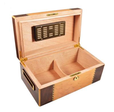 China Custom Moisture Regulating Antibacterial Stable Spanish Cedar Wood Cigar Box Humidor for sale