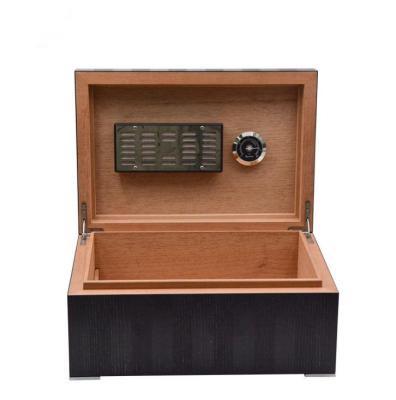 China Spanish Cedar Cigar Tobacco Box 20 Cigars Capacity With Humidity Control for sale