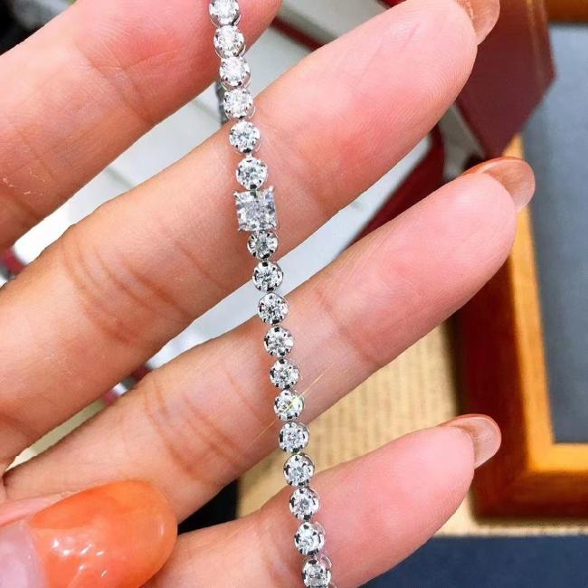 Round Shape with Princess Cut Diamond Bracelet