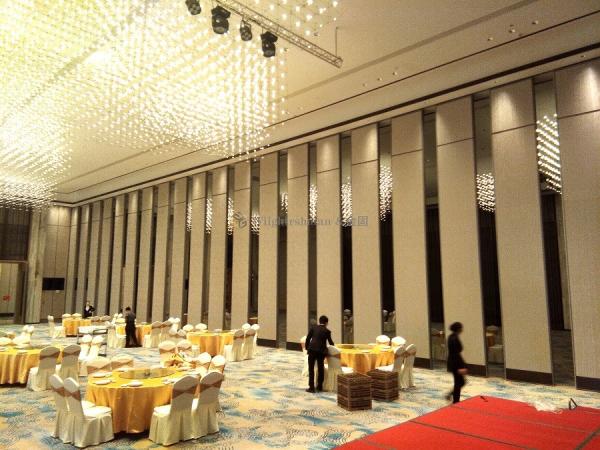 Quality Customizable Mobile Folding Wall System Flexible Partition for Versatile Space for sale