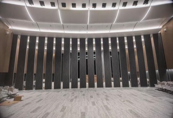 Quality Hotel Aluminum Alloy Frame Mobile Folding Wall System for Flexible Room Configurations for sale